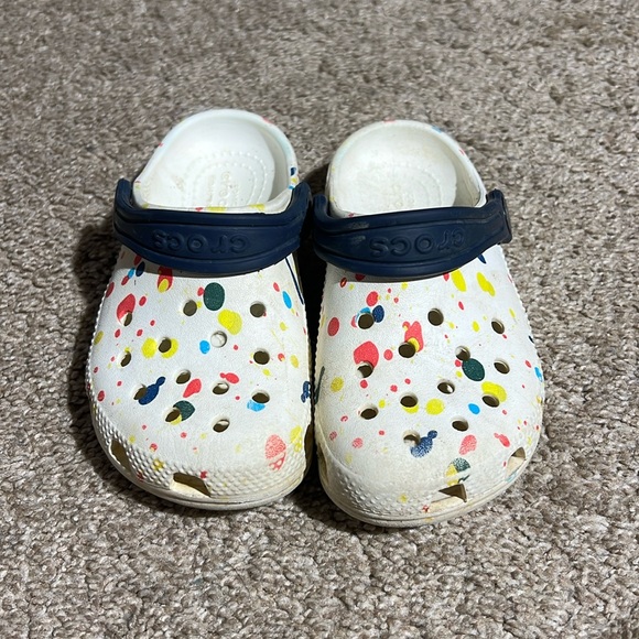 CROCS | Shoes | Crocs Child Size 9 Paint Splatter White Classic Clogs ...
